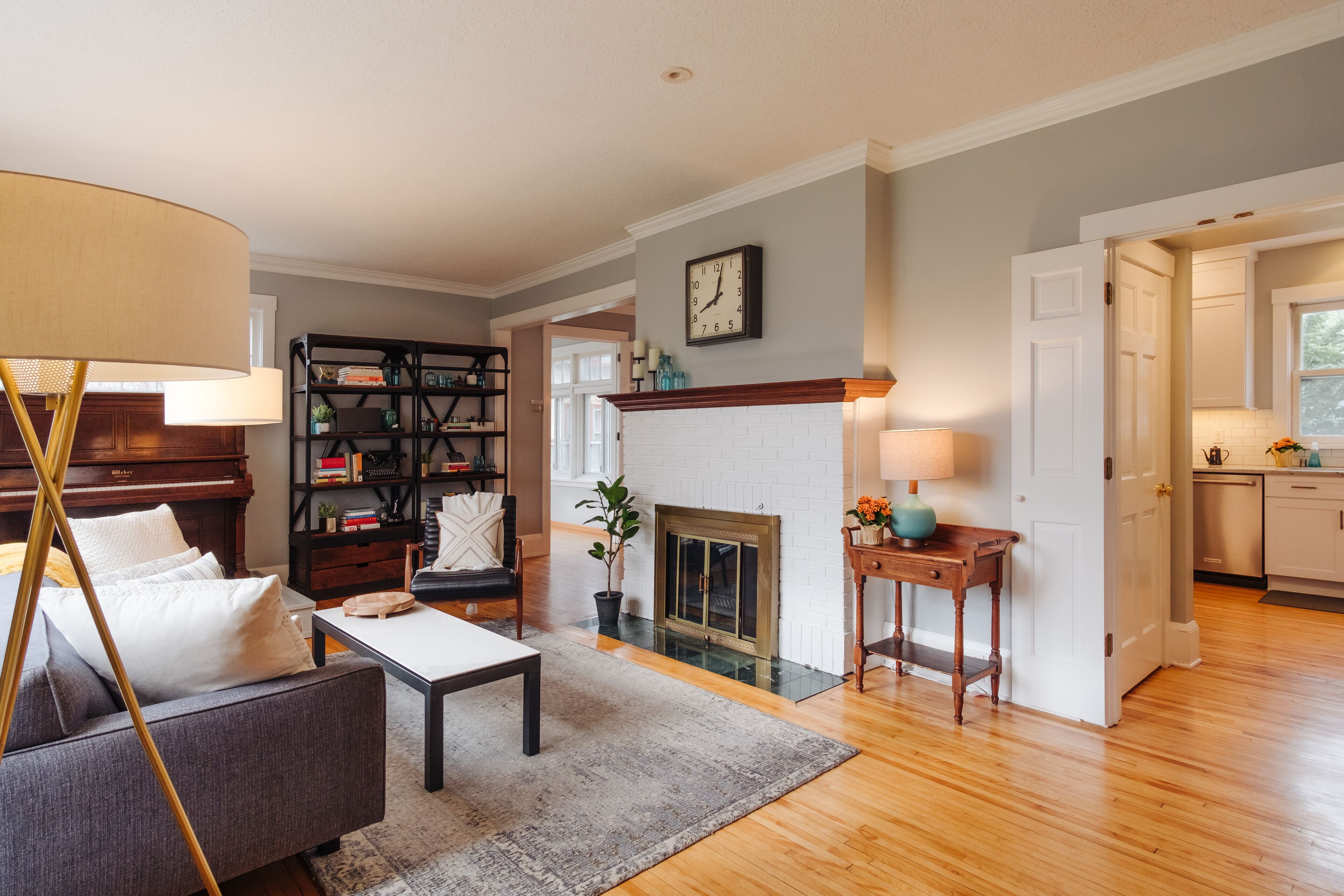 Gorgeous Home - Walk To Lake, Restaurants, Shops, Trails! - Bloomington, MN