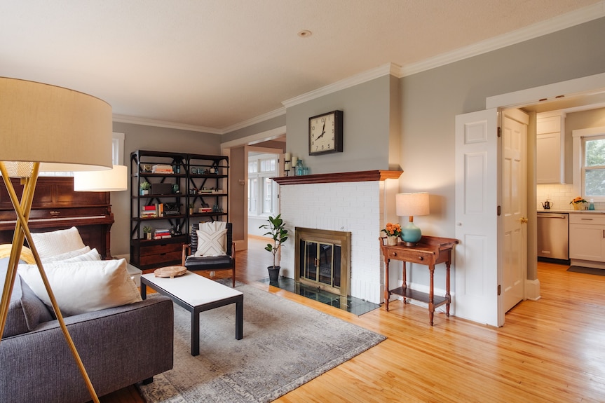 Gorgeous Home - Walk To Lake, Restaurants, Shops, Trails! - Minneapolis−Saint Paul Airport (MSP)