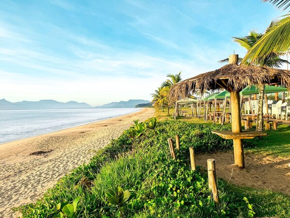 Villa | Praia | Na praia, praia de areia branca, bares na praia 