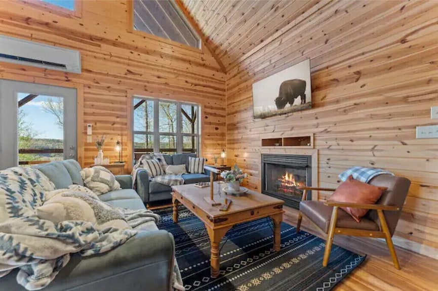 Pet-friendly Mnt. View Cabin Near River W/ Fire Pit + Hot Tub Sleeps 10 - Arkansas