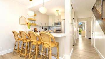 Apartamento em Condomínio Fechado (4 Bedrooms) | Cozinha privada | Um frigorífico, um micro-ondas, um forno, uma cafeteira/bule