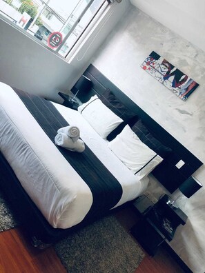 Quarto Duplo Standard | Camas de colchão pillowtop, minibar, cofre no quarto, secretária