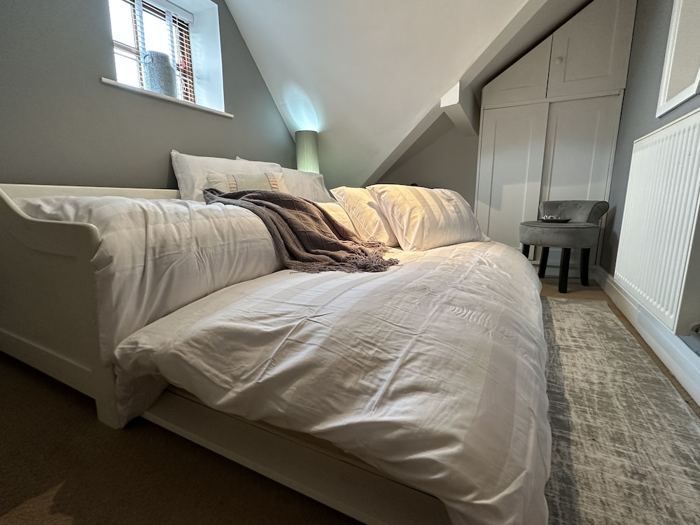 Cosy Converted 18th Century Barn - Glossop