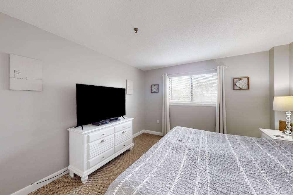 Gated Resort Condo With Beach Access, Pools, Hot Tubs, Gym, & Tennis Courts - Hilton Head Island, SC