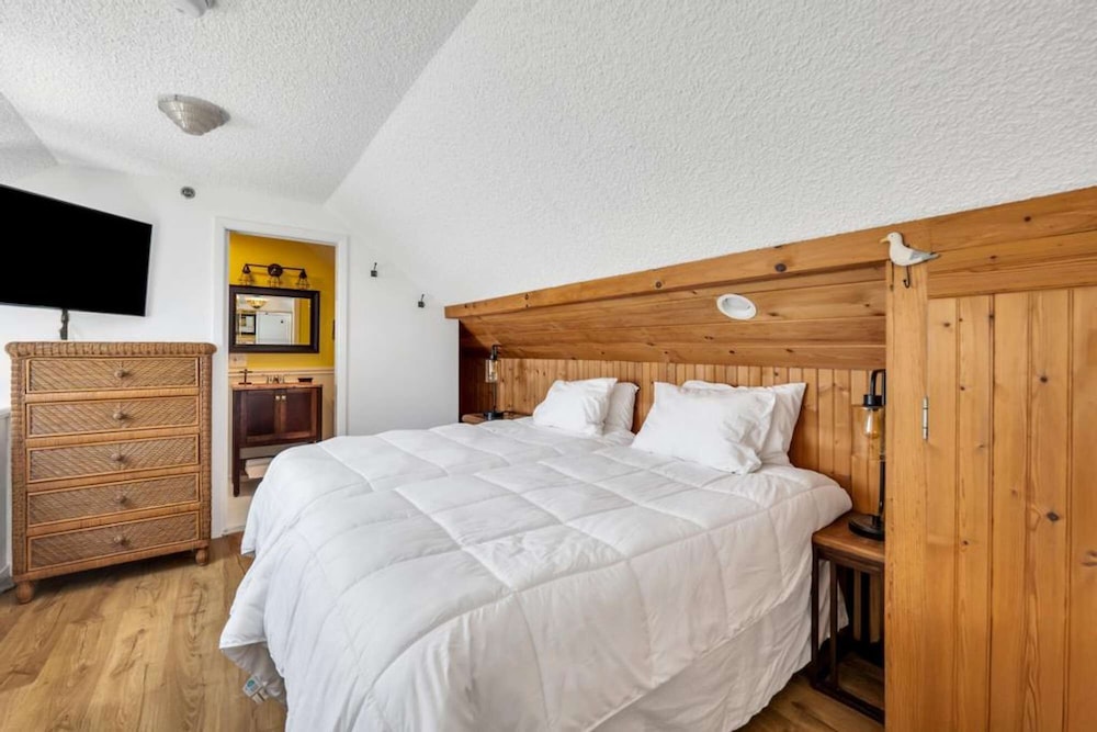 Fresh&crisp 1br W/loft, Corner Unit + Amazing View - Montauk, NY