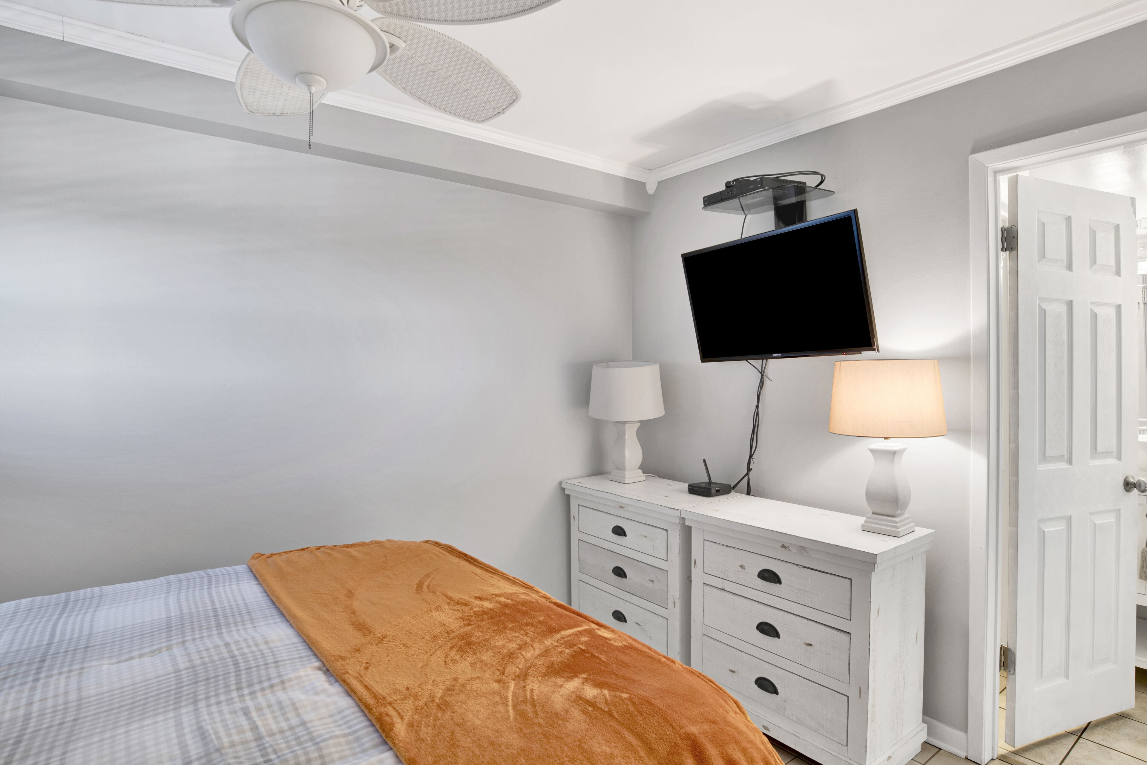 Beachfront @ Seaside Beach & Racquet 1br  Sleeps 4  Amazing Views - Orange Beach, AL