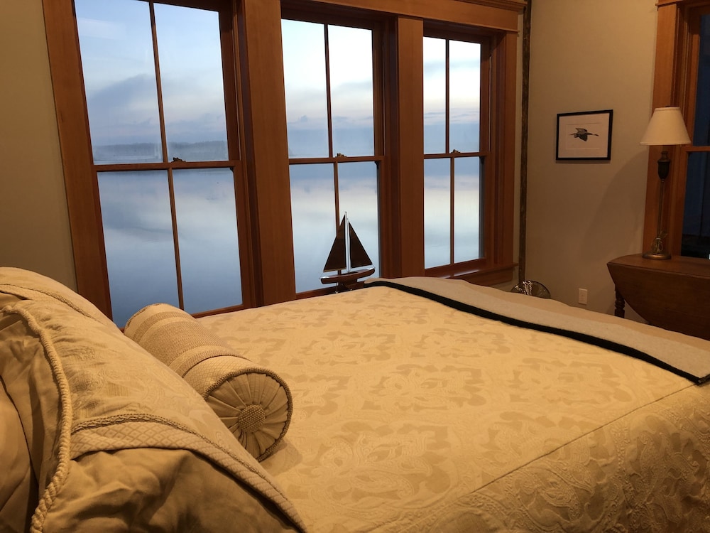 Salty Vons - Lower Waterfront Suite - Port Townsend
