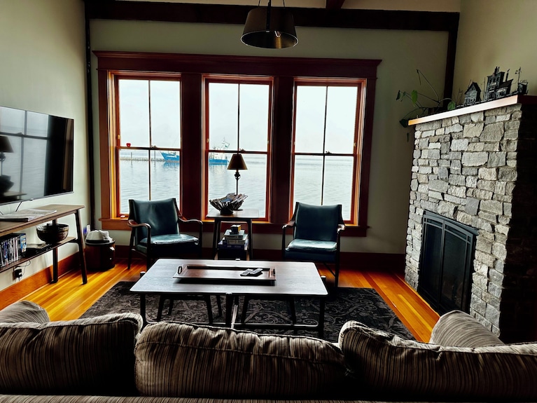 Salty Vons - Lower Waterfront Suite - 橡港市