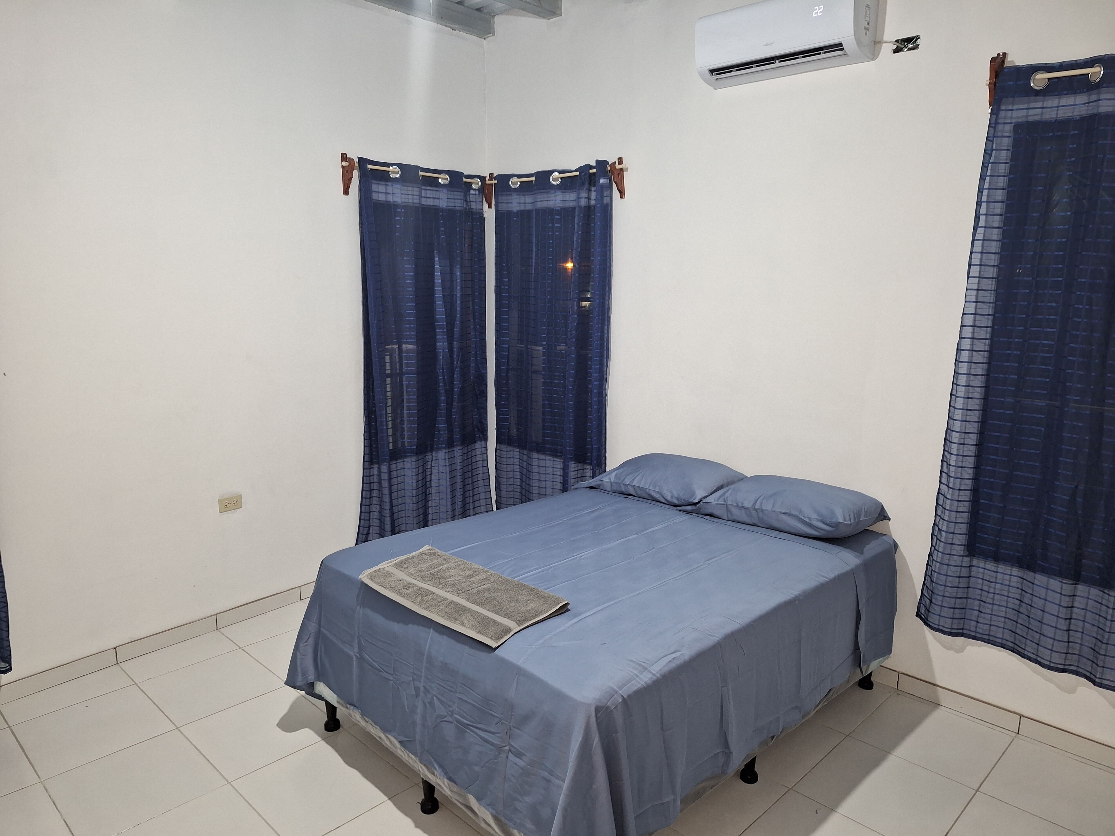 Quarto Básico | Wi-fi grátis, roupa de cama fornecida 