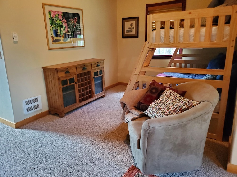 Striking Lakefront Home W/ Hot Tub, Dock, Highspeed Wifi & Week/month Discounts - Sandpoint, ID