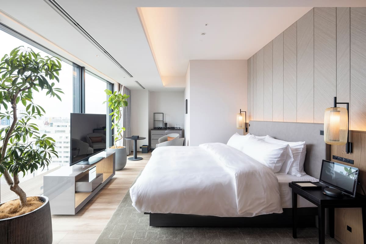 Quarto premier, 1 cama King, para não fumantes, vista para a cidade | Roupas de cama antialérgicas, edredons de pluma, frigobar