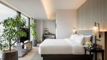 Quarto Deluxe, 1 cama king-size, não fumadores, Vista para a cidade | Roupa hipoalergénica, edredões de penas, minibar, cofre no quarto
