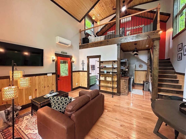 The Trackside Depot, Hot Tub And Private Patio - Chattanooga, TN