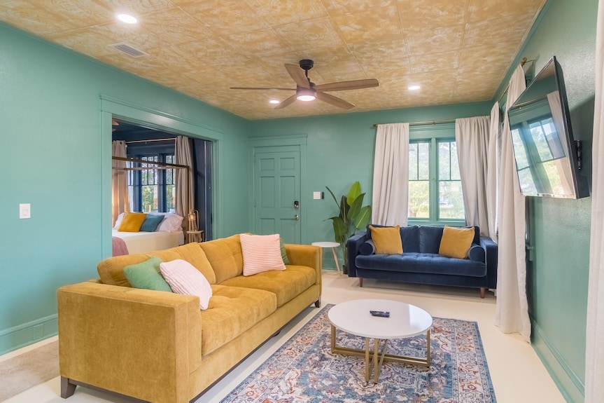 8 Beds! Steps 2 Ocean Center / Cowboy Pool / Beach - Ormond Beach, FL