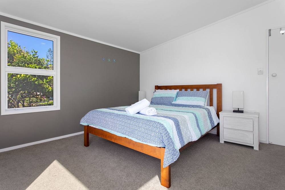 Elevated Beach Oasis - Ohope Beach Holiday Home - Ōhope