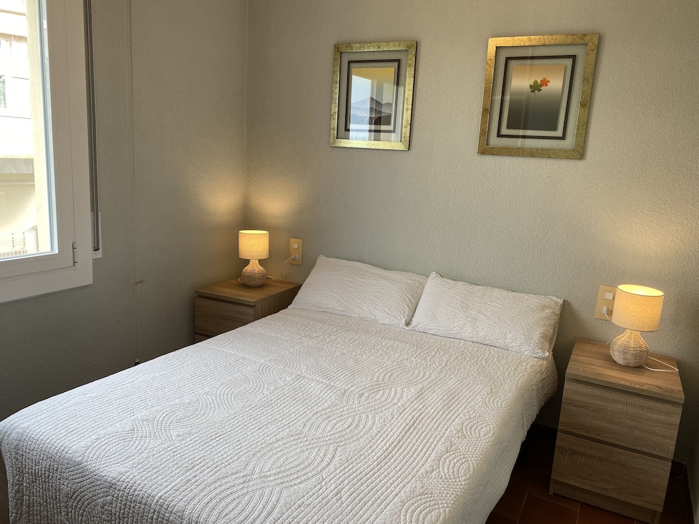 Ideally Located 3-bedroom Apartment With Air Conditioning And Parking. - Cadaqués