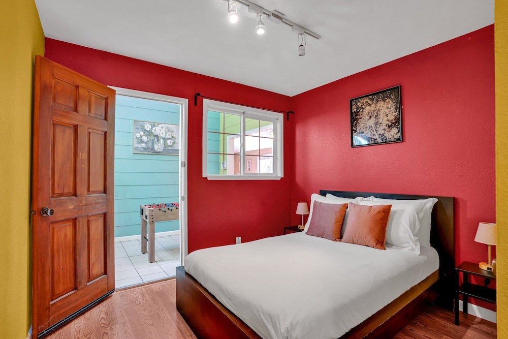 Single Level | Free Parking & Wi-fi | Private Yard - Fremont, CA