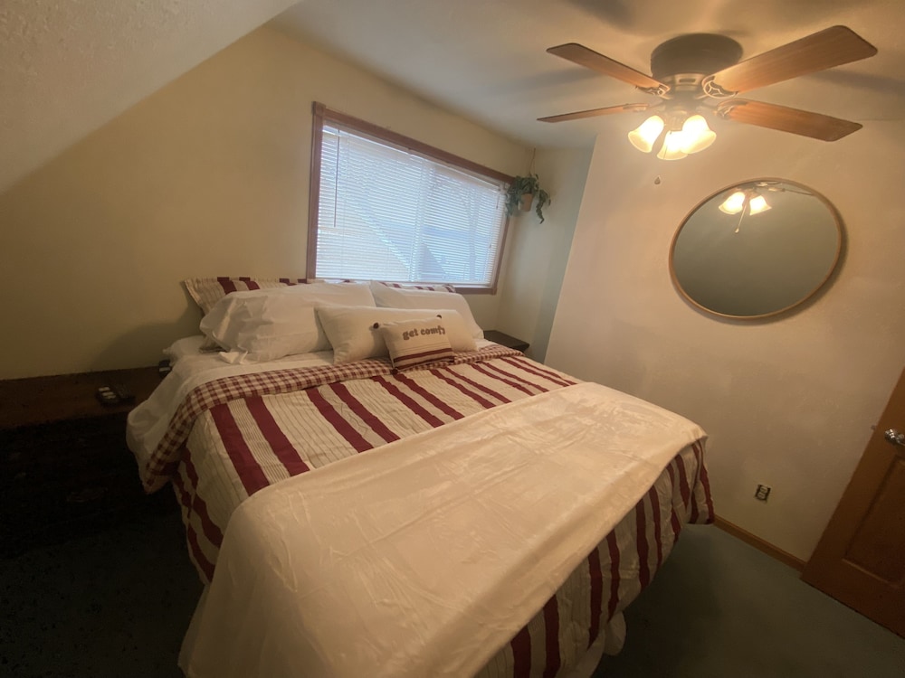 Wide open lake views and large flat front yard - Milwaukee | Vrbo