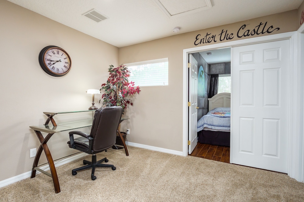 Watersong Heights, A Spacious 6 Bedroom Villa On The Gated Watersong Resort - Davenport, FL