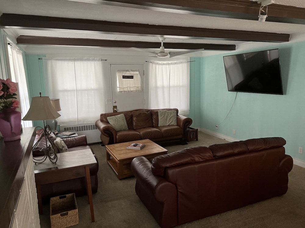 Historic Beach Side Getaway - Pet Friendly, Wifi 3 Bedroom Cottage By Redawning - Norfolk, VA