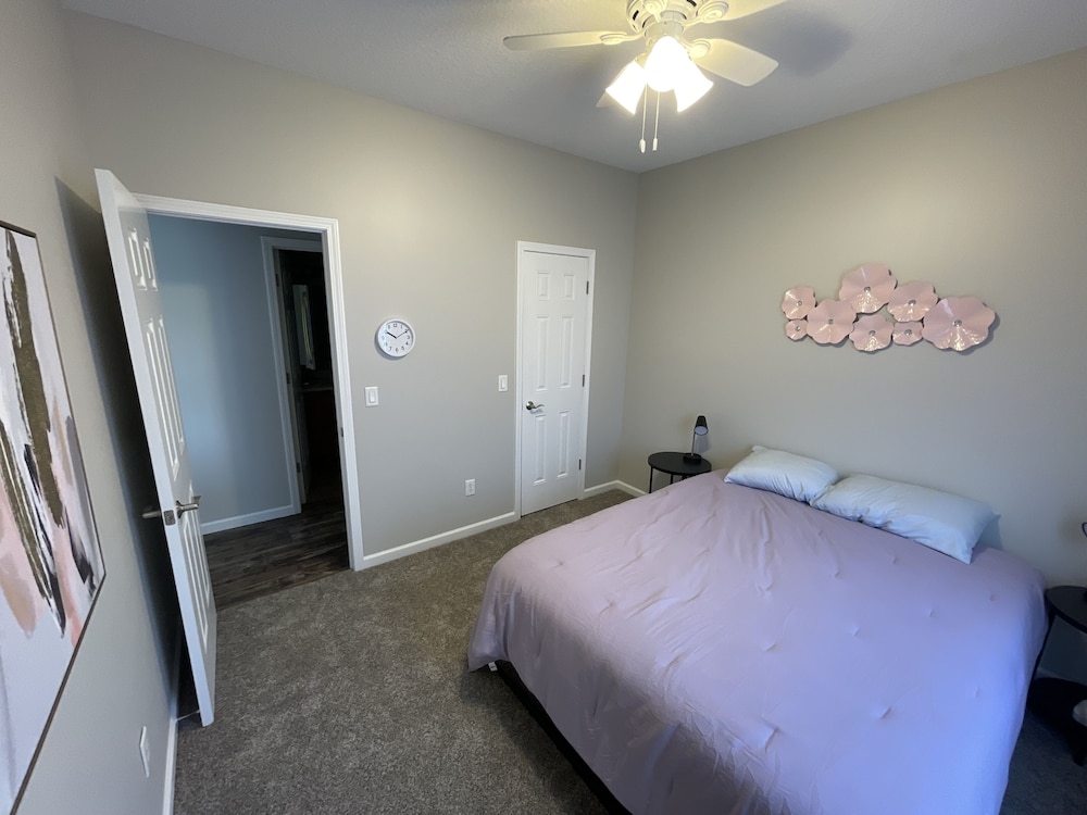 Giant Jacobus! 5 Bedroom Mini Mansion! Sleeps 14+ - Allen County | Vrbo