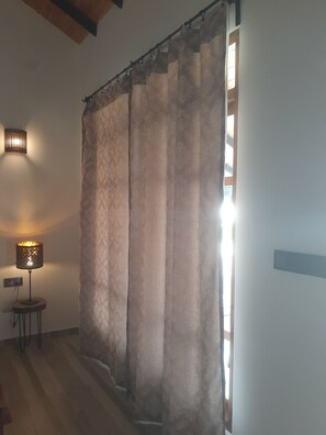 Quarto Duplo Standard | Ferro/tábua de engomar, roupa de cama fornecida 