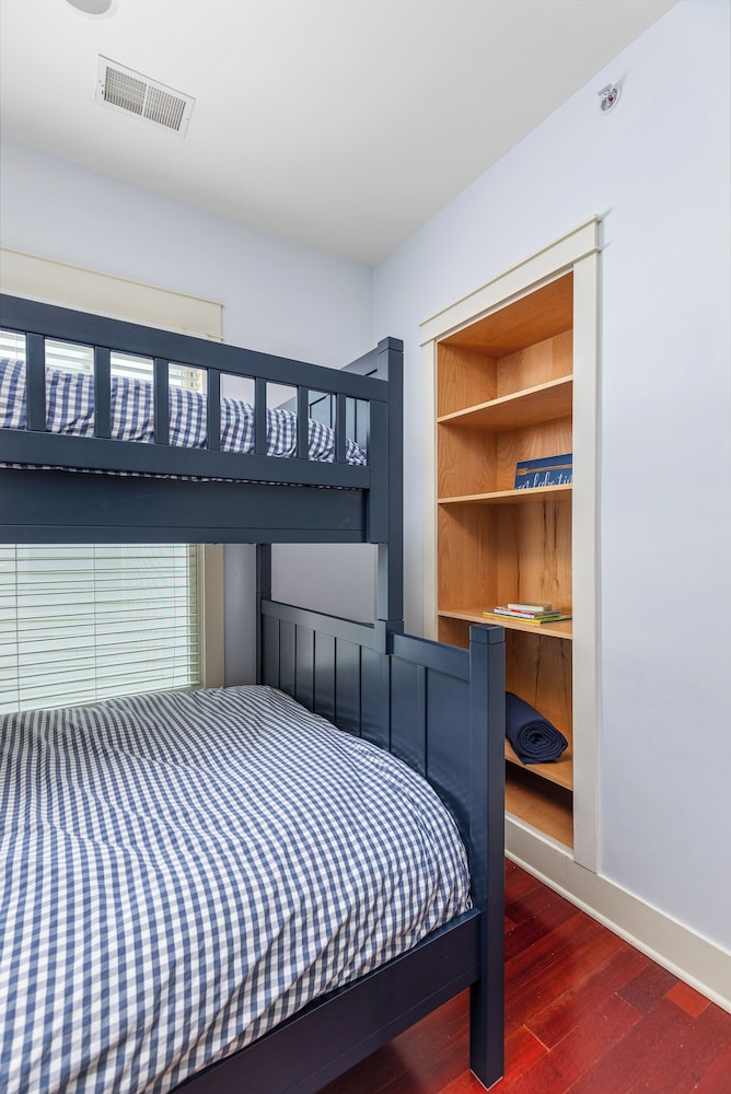 Rooftop Balcony, Lakefront, Pool Access, Walk To Downtown Saugatuck And Douglas - Saugatuck, MI