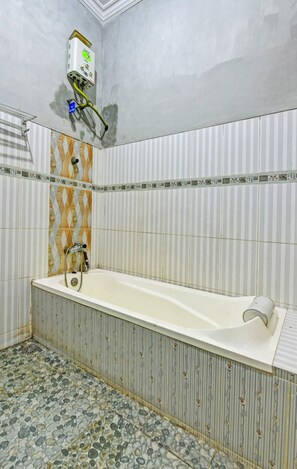 Quarto Twin Básico | Casa de banho | Toalhas fornecidas