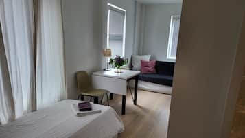 1 quarto, Wi-Fi de cortesia, roupa de cama