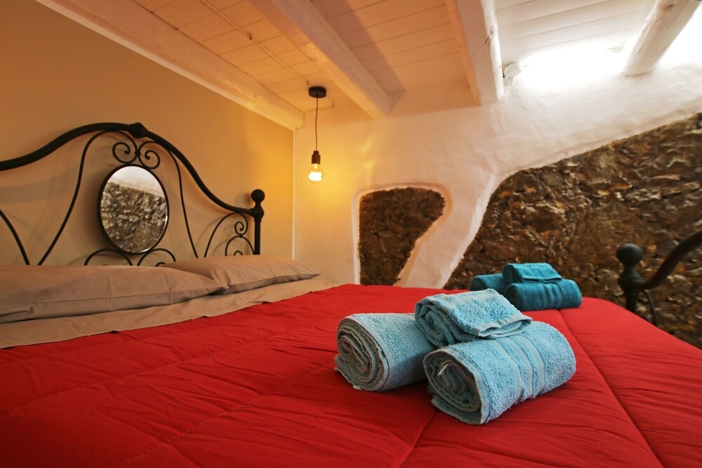 2 Bedrooms Flat, Patio, 2 Minutes Walk From The Centre, Free Public Parking - Cefalù