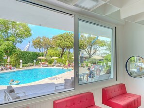 Bar à beira da piscina
