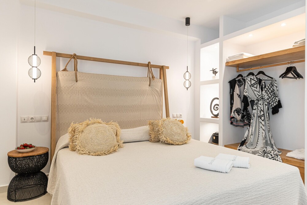 Executive Suite, 2BR, with Private Pool and Sea View Reviews, Deals ...