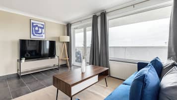 Apartamento | Sala de estar | Smart TV de 32 polegadas com canais via satélite, Netflix