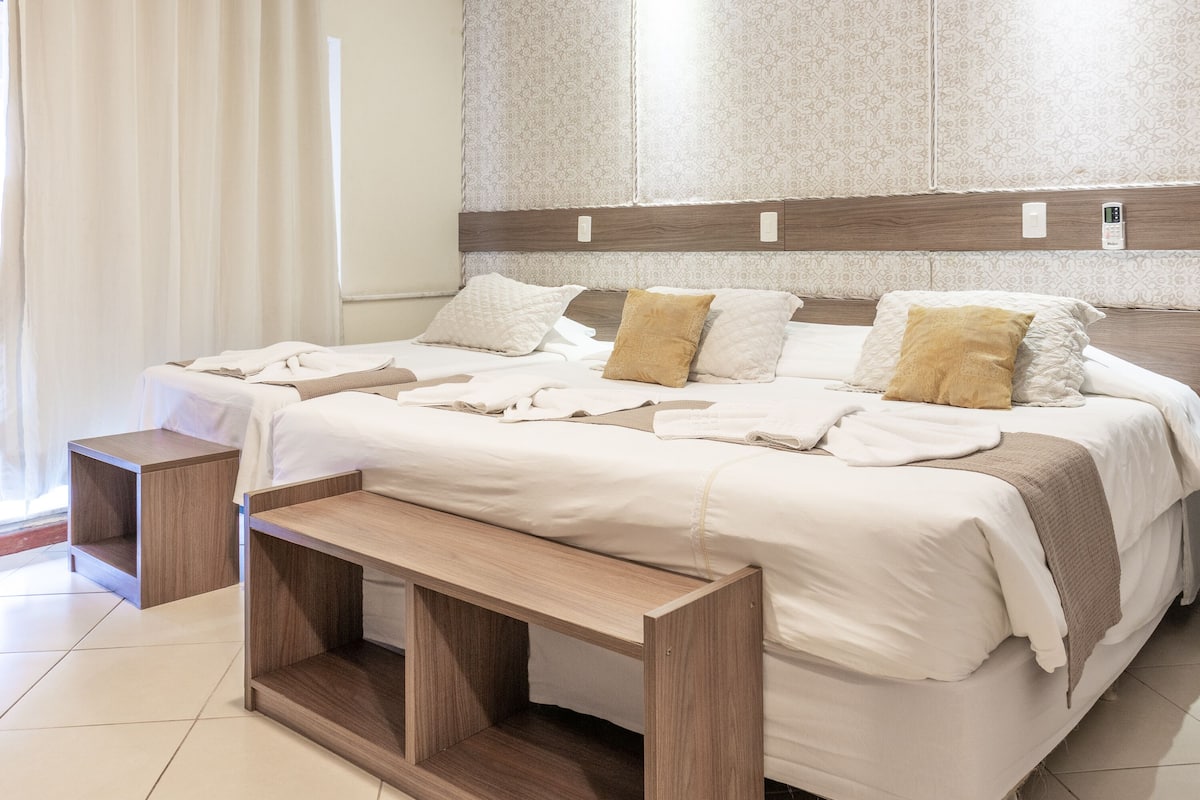 Ferro/tábua de engomar, Wi-fi grátis, roupa de cama fornecida