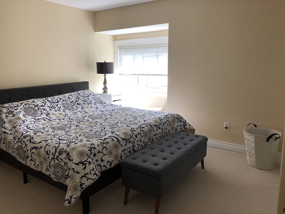 Sun Filled Chalet Backing Onto The Golf Course - Collingwood