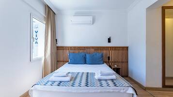Quarto Triplo Superior, varanda | Minibar, cortinas/cortinados opacos, berços/camas para crianças grátis
