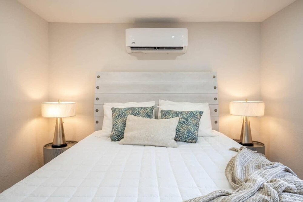 Perfect relaxing getaway! 4/2 Private Oasis - Oakland Park | Vrbo