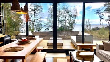 Cabaña con Hot Tub 2 | Área de estar | Smart TV 32 polegadas com canais via satélite, TV