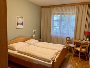 Quarto Duplo | Com mobília individualizada, secretária, Wi-fi grátis