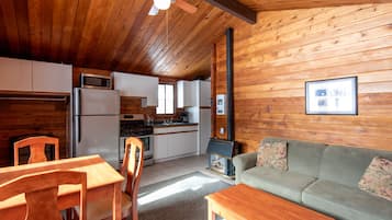 Cabine, 1 quarto, vista para o lago | Sala de jantar