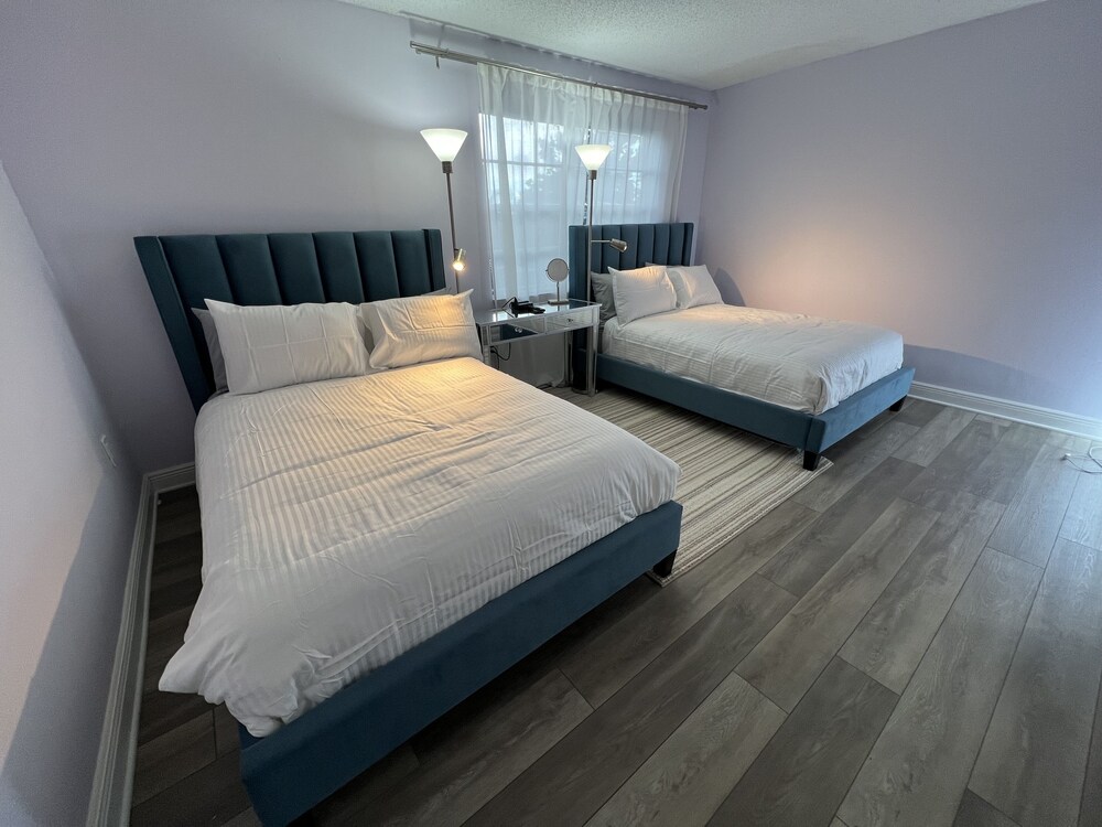 Townhouse that sleeps 8 Close to college/university 15 mins from ...