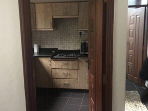 Apartamento | Cozinha privada | Um frigorífico, um micro-ondas, um forno, uma placa de cozinha