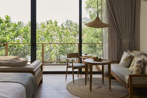 Duplex, piscina particular | Vista para o jardim