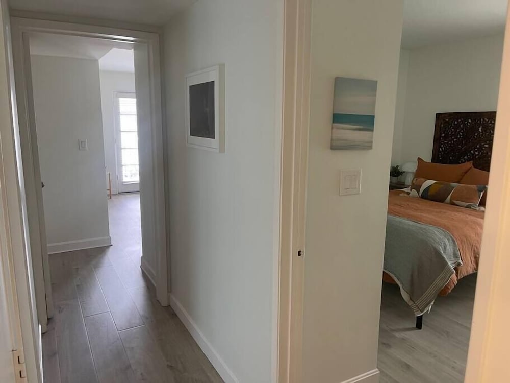 Luxe Large 2br, Steps To Beach W Roof Deck & Free Parking, Excellent Location! - Venice Beach, Los Angeles, CA