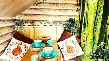 Apartamento, 1 cama queen-size e sofá-cama | Restaurantes