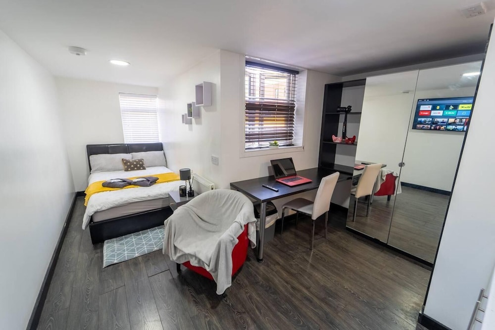 Modern Cosy Studio Available - Birmingham