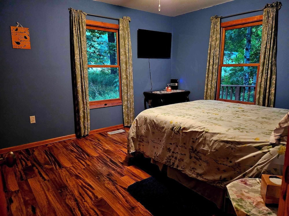 Centralized for you up north adventure, sleeps up to 8, 2 bathrooms, 3 ...