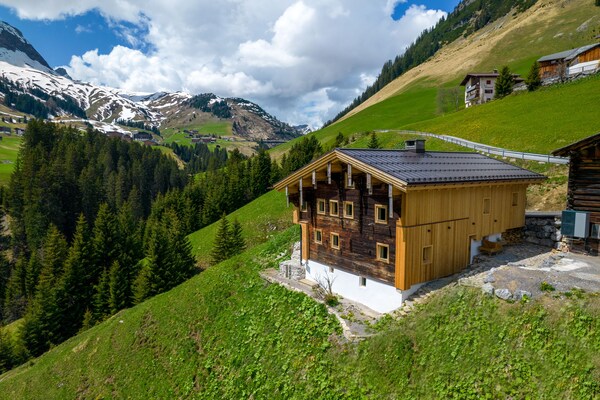Jup - A Luxury Boutique Chalet - Warth