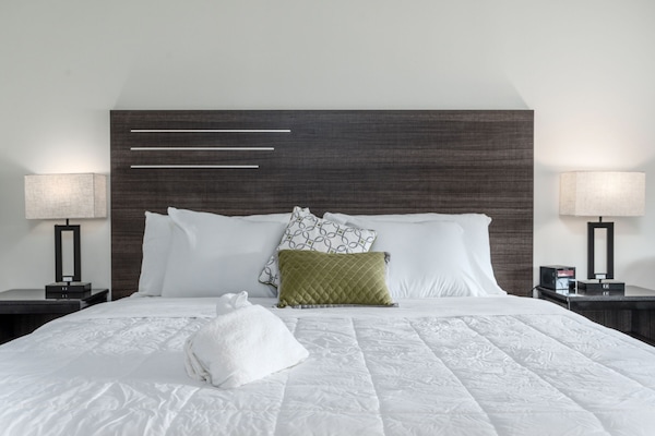 Quarto solteiro elite | Cortinas blackout, ferros/tábuas de passar roupa, Wi-Fi de cortesia
