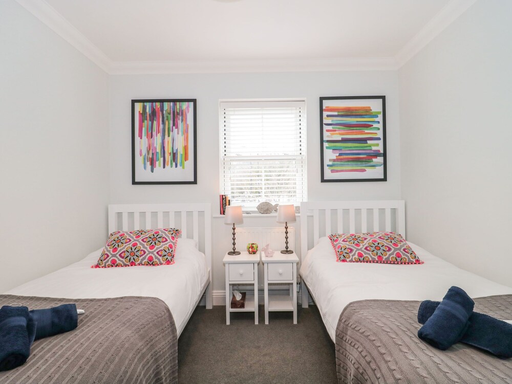 9A WICK LANE, family friendly, with a garden in Christchurch ...